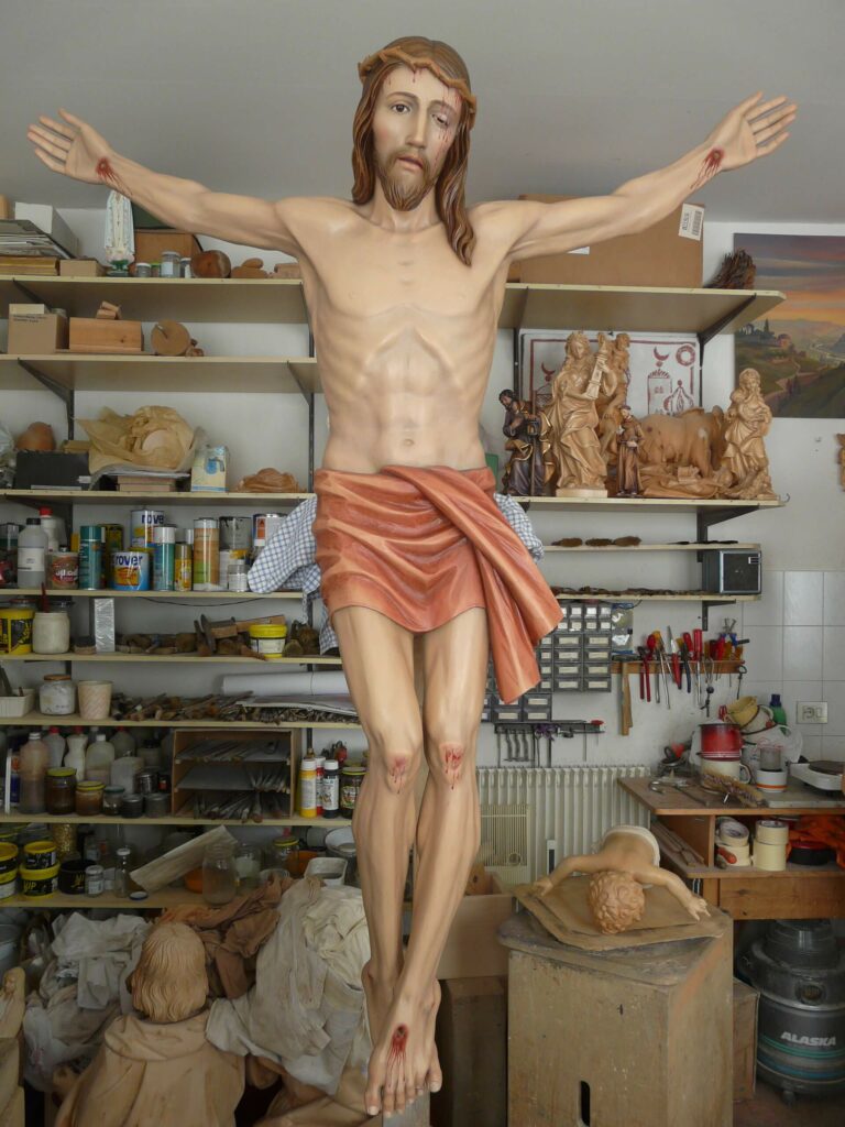Statues of Jesus Christ in natural wood - Ferdinand Stuflesser 1875